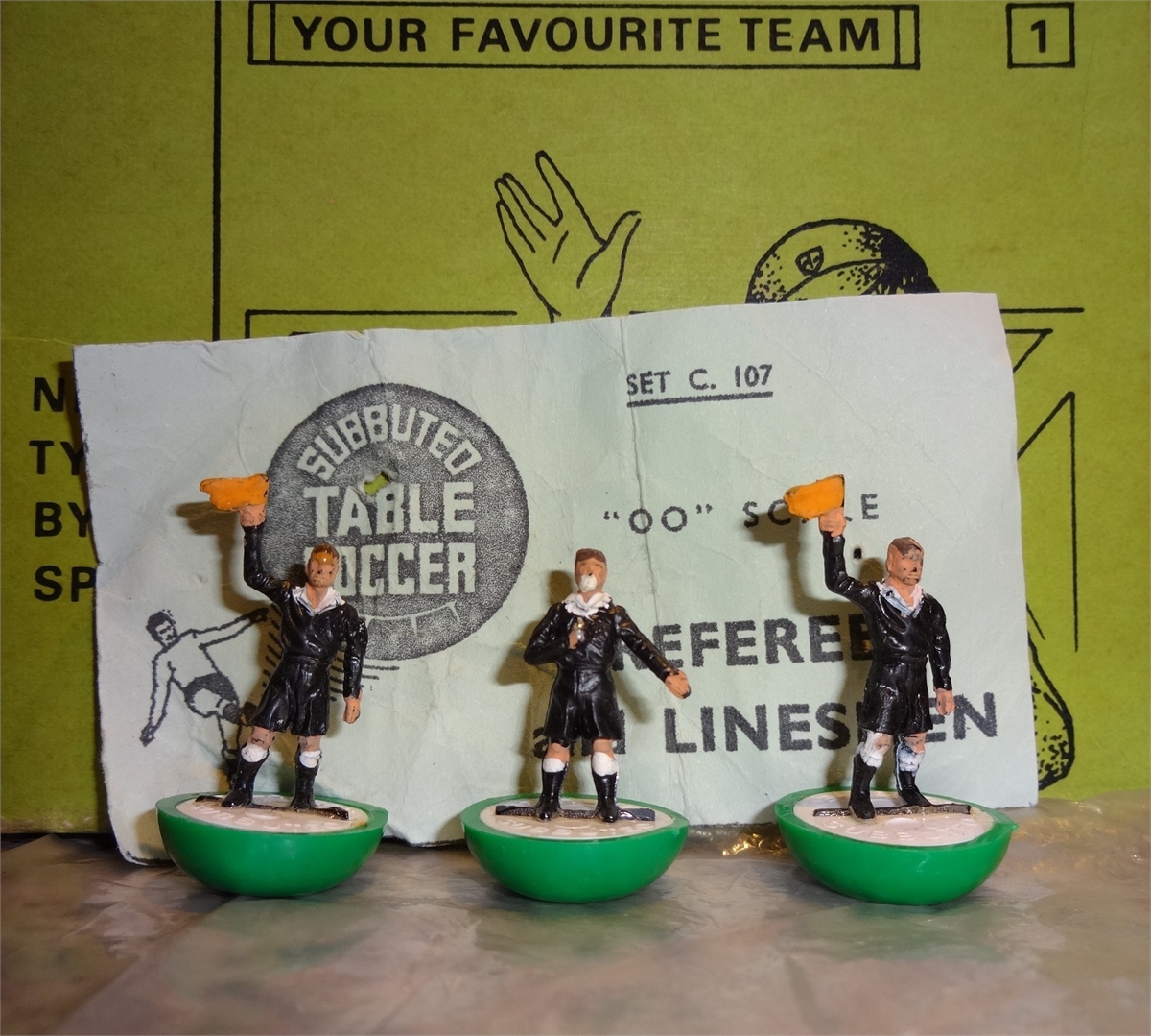 Subbuteo Ref.C.107 Referee & 2 x Linesmen Set (black) ~ Early 1970's ...