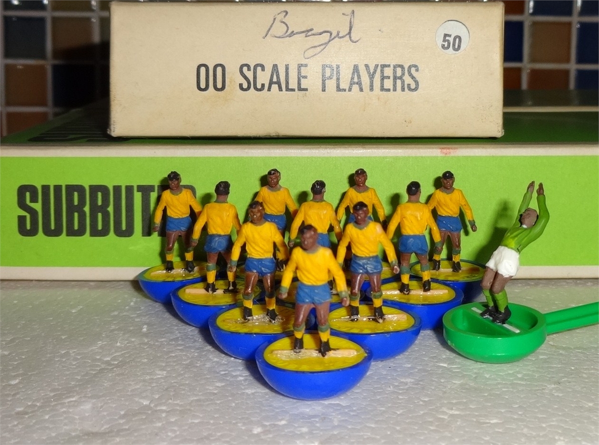 Subbuteo Heavyweight Team Ref.50 Brazil #3 ~ Early 1970's - Yesterdays Toys