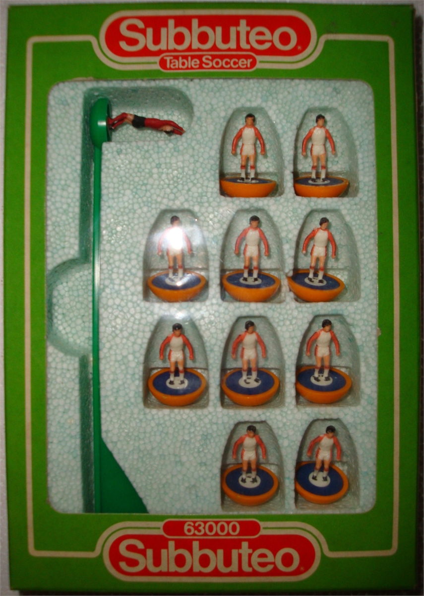 Subbuteo Lightweight Team Ref.382 Luton Town ~ 1982-84 - Yesterdays Toys