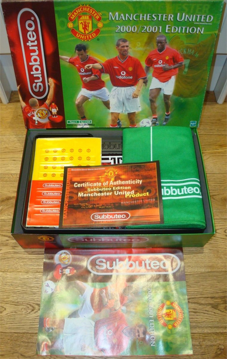 Subbuteo "Manchester United 2000/2001 Edition" Boxed Set - Yesterdays Toys