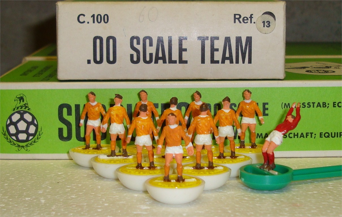 Subbuteo Heavyweight Team Ref.13 Blackpool / Holland (white outer ...
