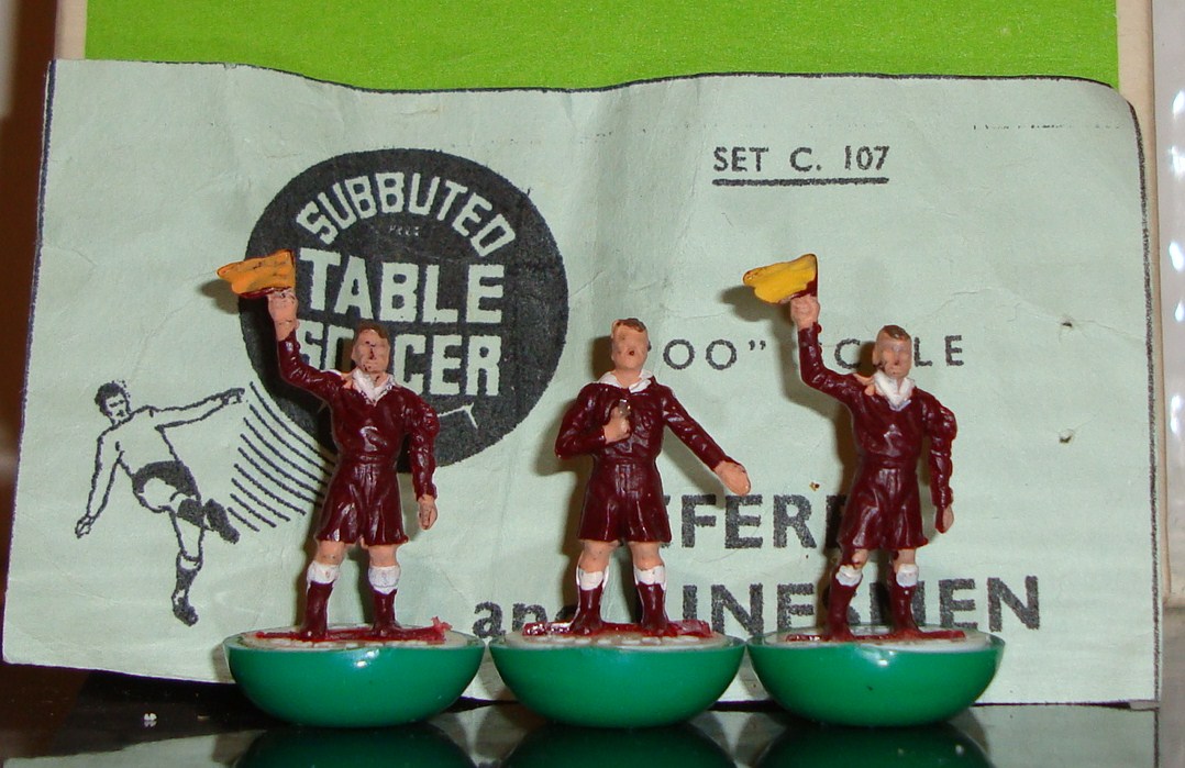 Subbuteo Ref.C.107 Referee & 2 x Linesmen Set (maroon coloured) ~ Early ...