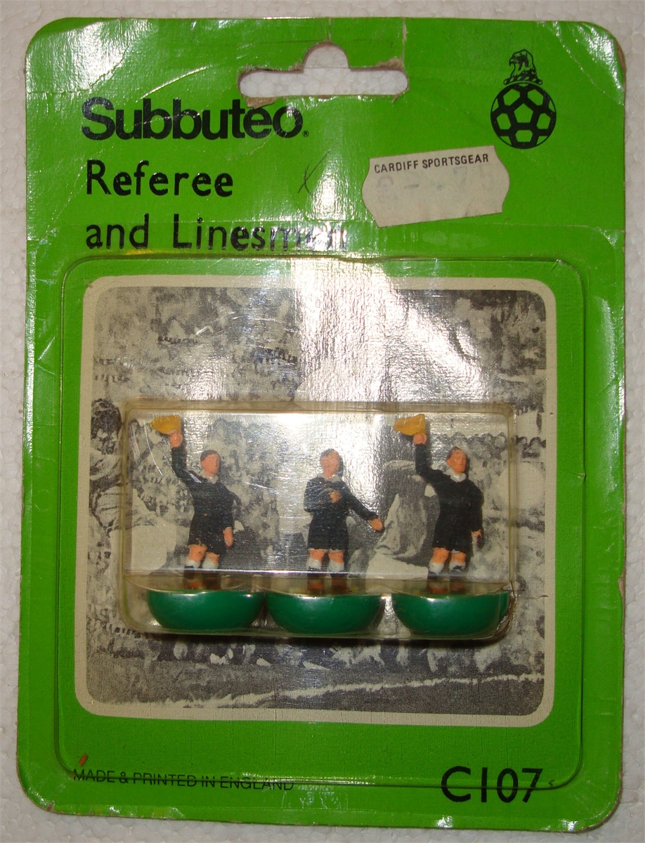 Subbuteo Ref.C.107 H/W Style Referee & 2 x Linesmen Set ~ Late 1970's ...