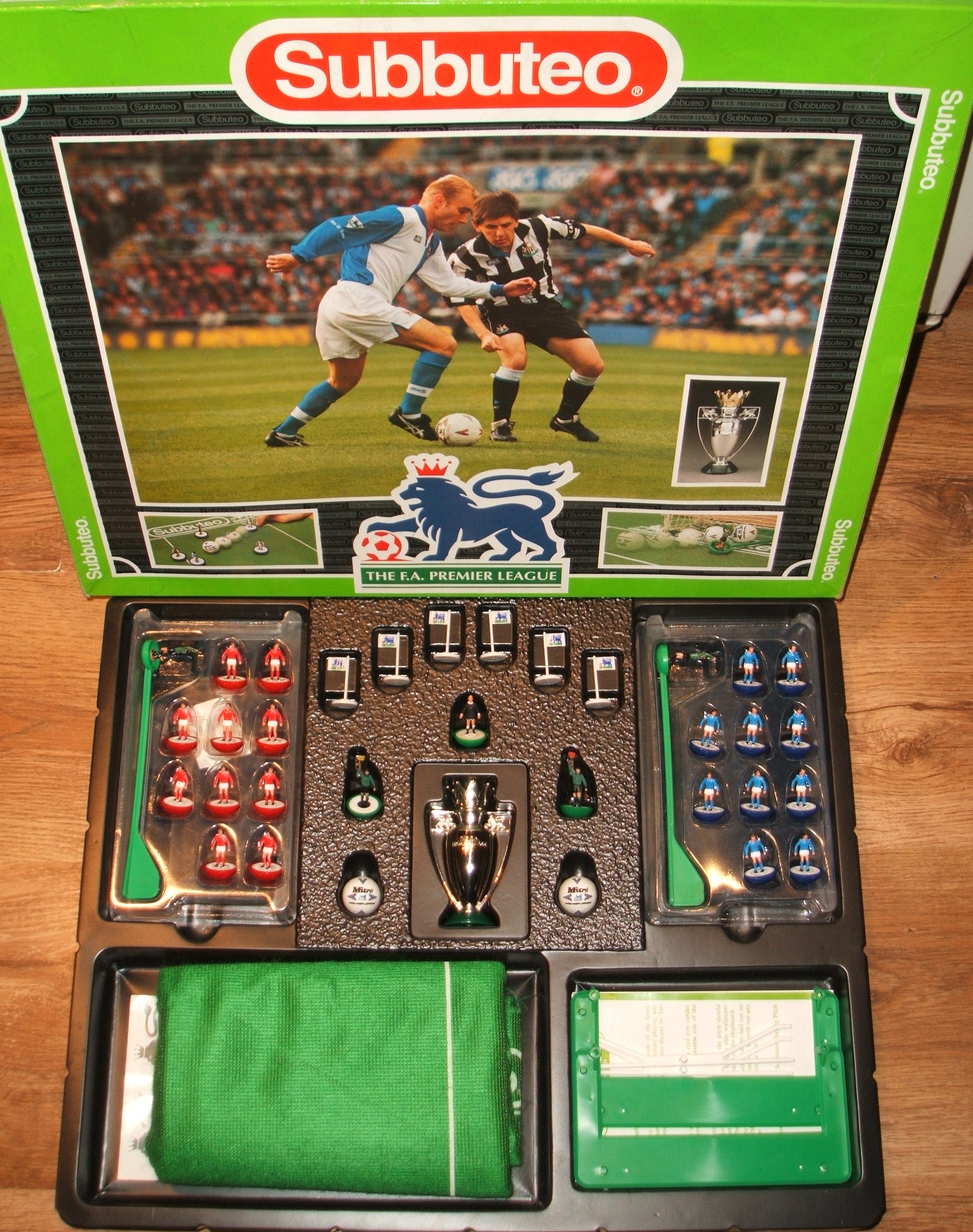 Subbuteo Ref.60270 Premier League Boxed Set ~ 1993-95 - Yesterdays Toys