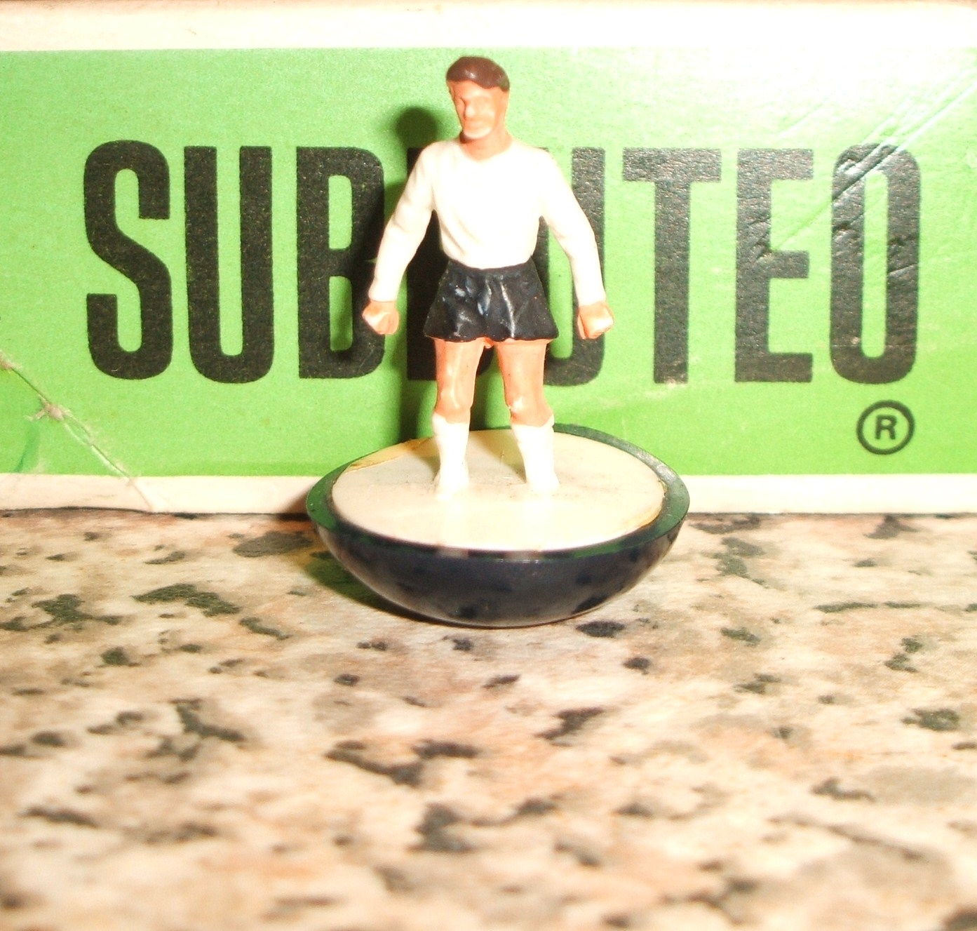 Subbuteo MOULDED Heavyweight 1 x Spare Player Ref.154 England ...