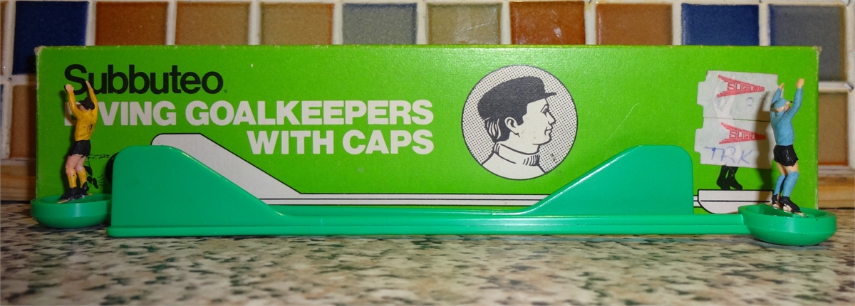 Subbuteo Ref.C153 2 x Diving Goalkeepers With Caps ~ Late 1970's ...