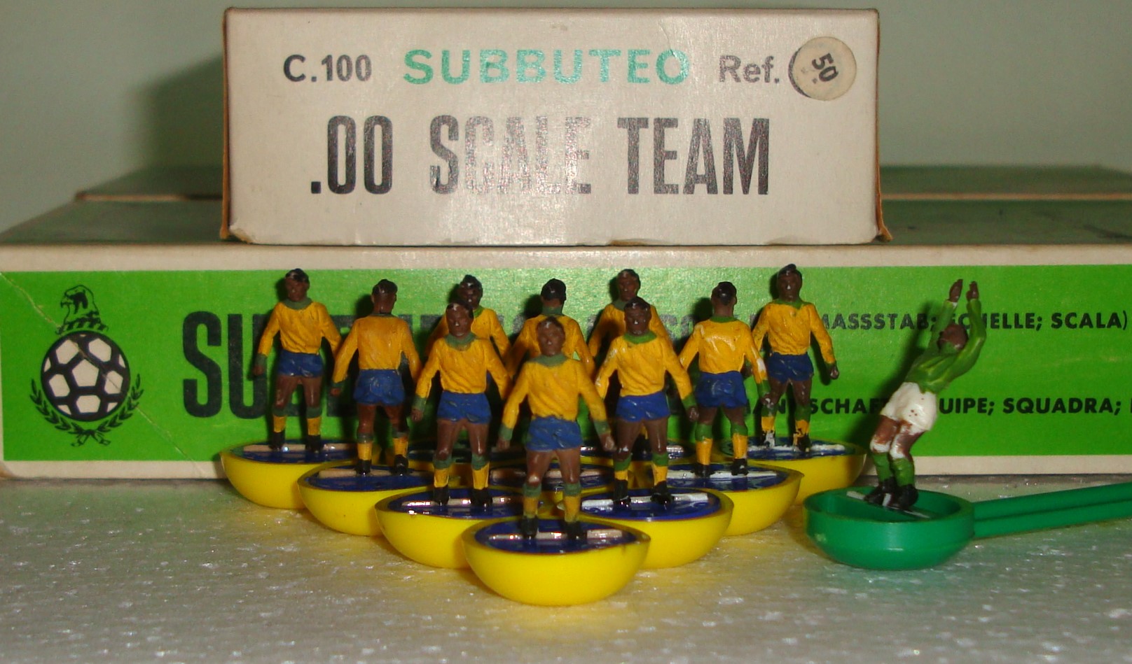Subbuteo Heavyweight Team Ref.50 Brazil #2 ~ Late 1970's - Yesterdays Toys