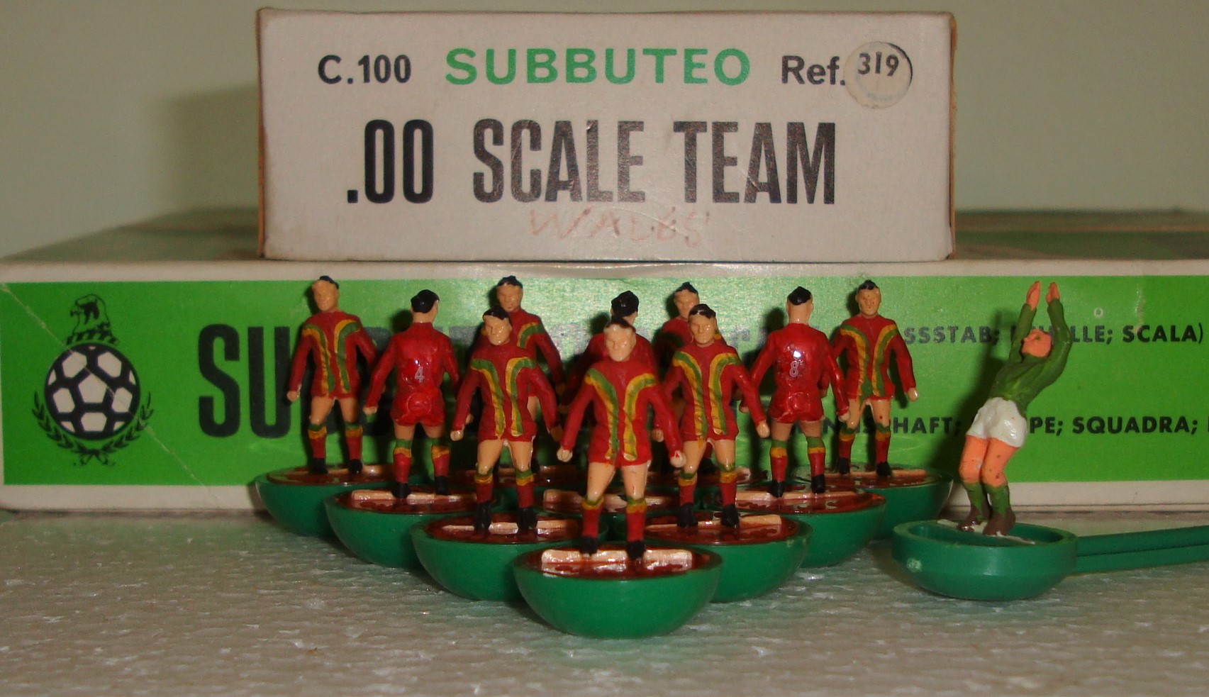 Subbuteo Heavyweight Team Ref.319 Wales ~ 1977-80 - Yesterdays Toys