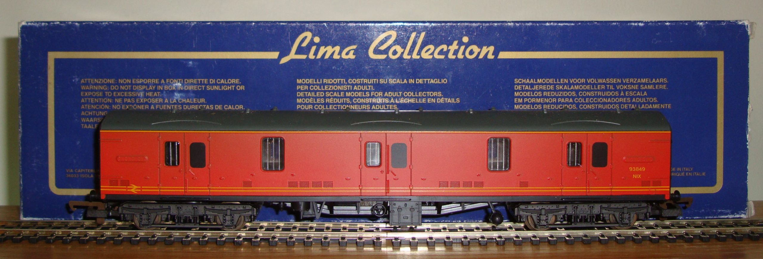 Lima Collection 'OO' Gauge No.L305640A4 British Rail Mk1 Royal Mail ... Lima Collection 'OO' Gauge No.L305640A4 British Rail Mk1 Royal Mail ...
