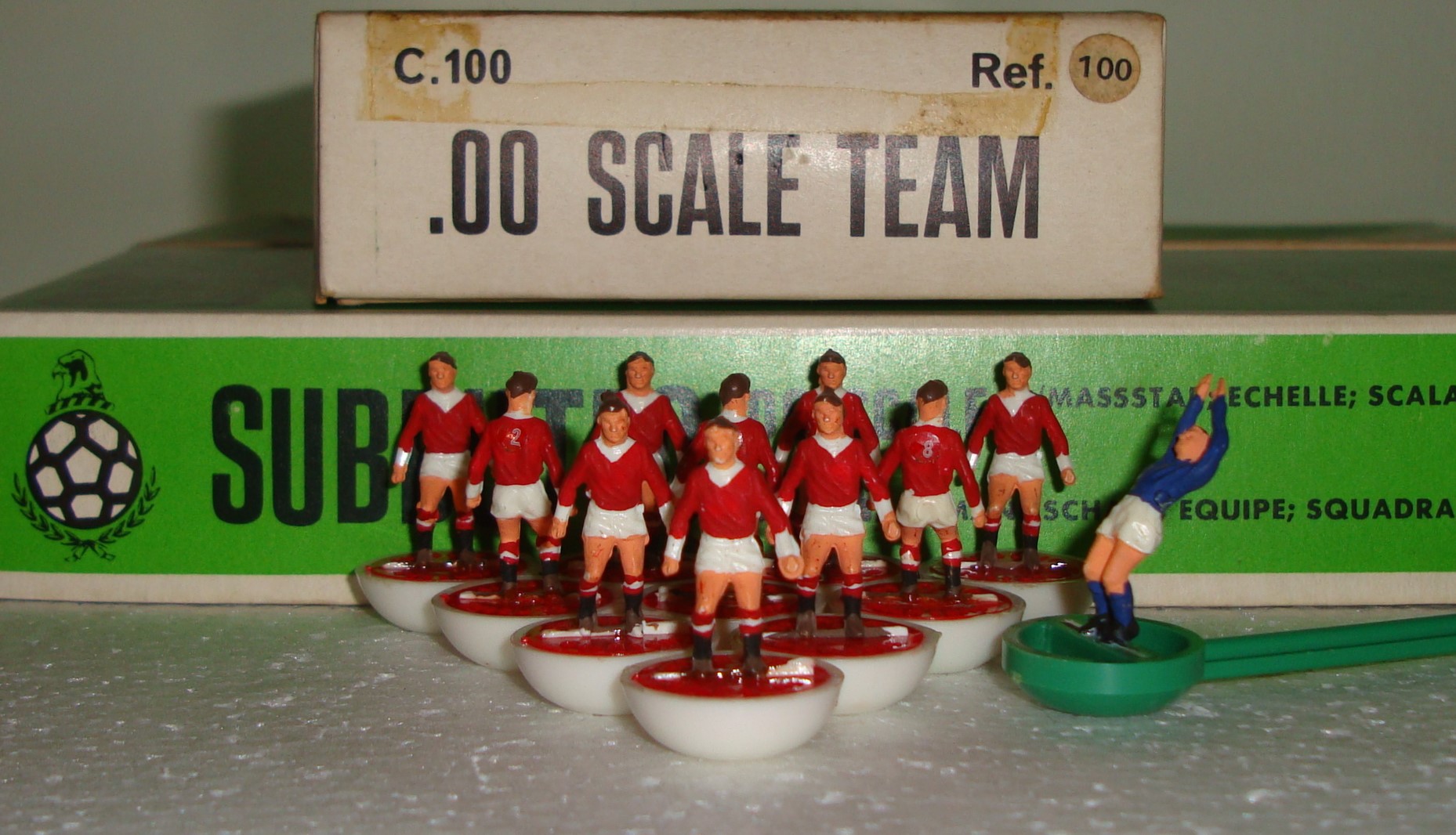 Subbuteo Heavyweight Team Ref.100 Manchester United (white outer / red ...