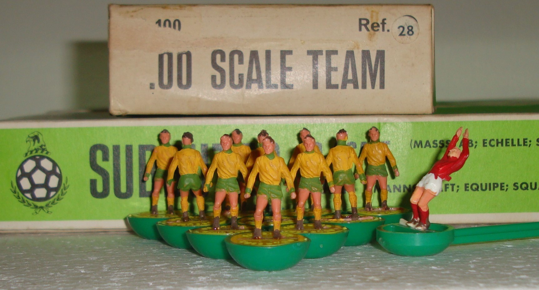 Subbuteo Heavyweight Team Ref.28 Norwich City (yellow socks / no trim ...