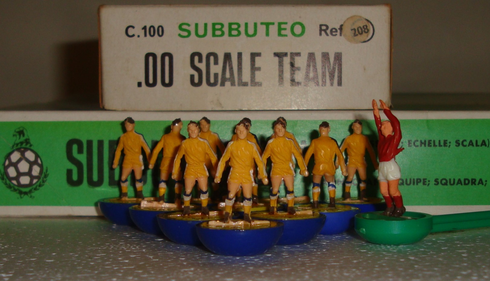 Subbuteo Heavyweight Team Ref.208 Leeds Utd 2nd ~ 1978-80 (blue outer ...
