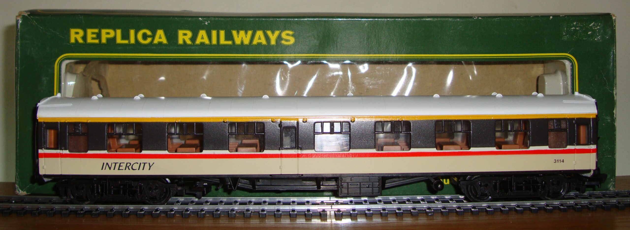 Replica Railways 'OO' Gauge No.12132 Mk.1 FO BR Executive Coach No.3114 ...