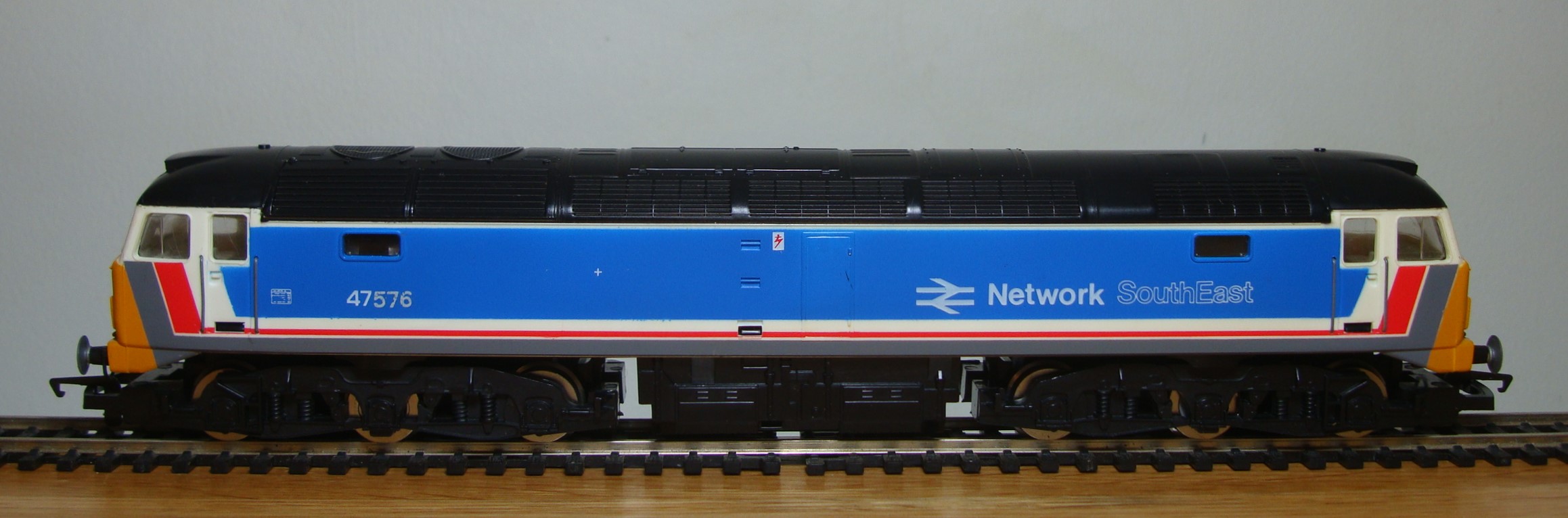 Hornby R.219 BR CO-CO Diesel Class 47 Network SouthEast Locomotive ...